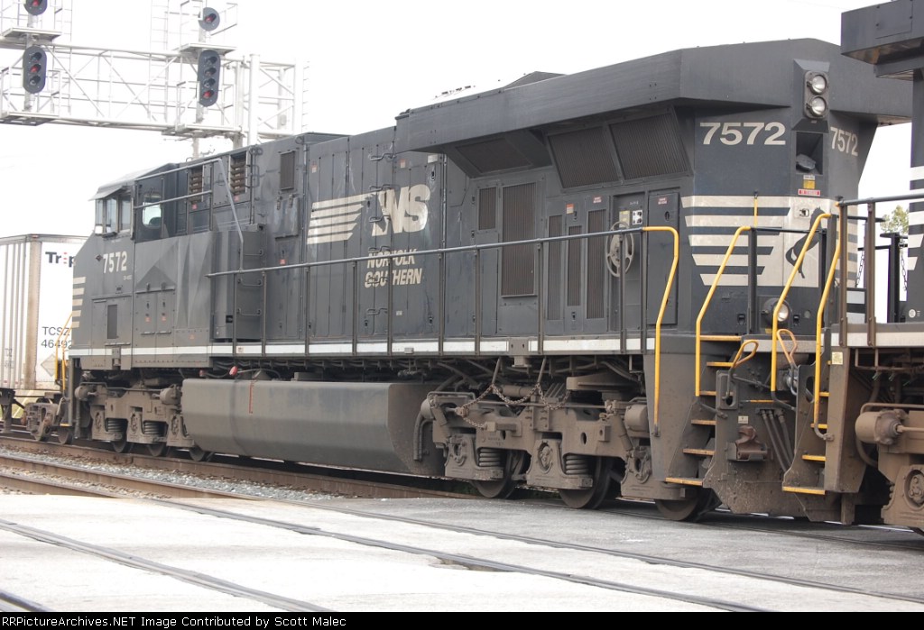 NS 7572